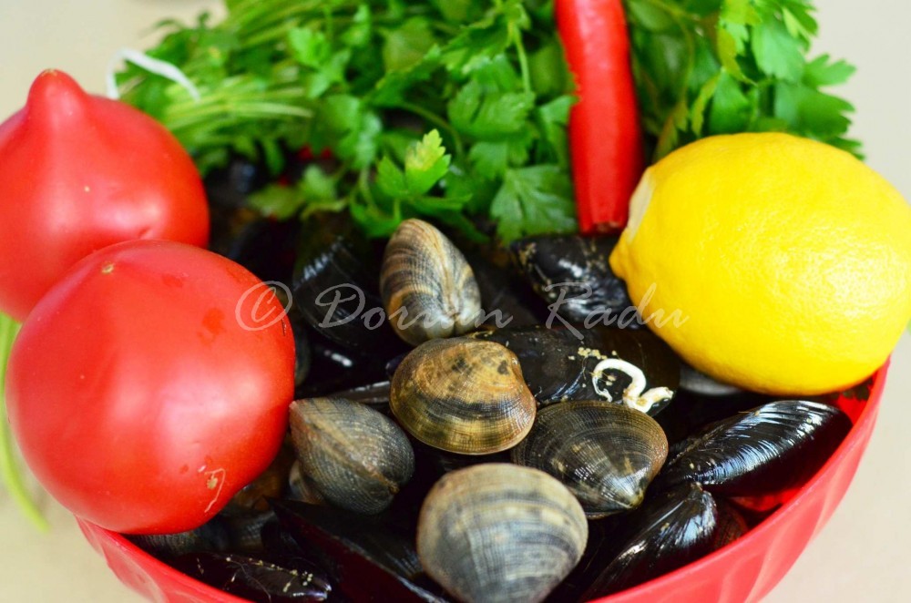 vongole, midii și baghetă cu cremă de unt | walk with the wok