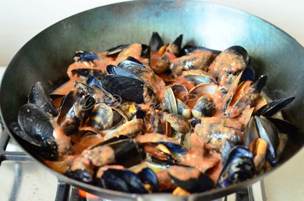 vongole, midii și baghetă cu cremă de unt | walk with the wok